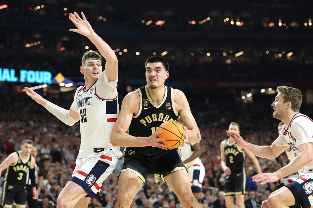 Wooden Award Odds 2024: Purdue's Zach Edey Second Player to be Back-to ...